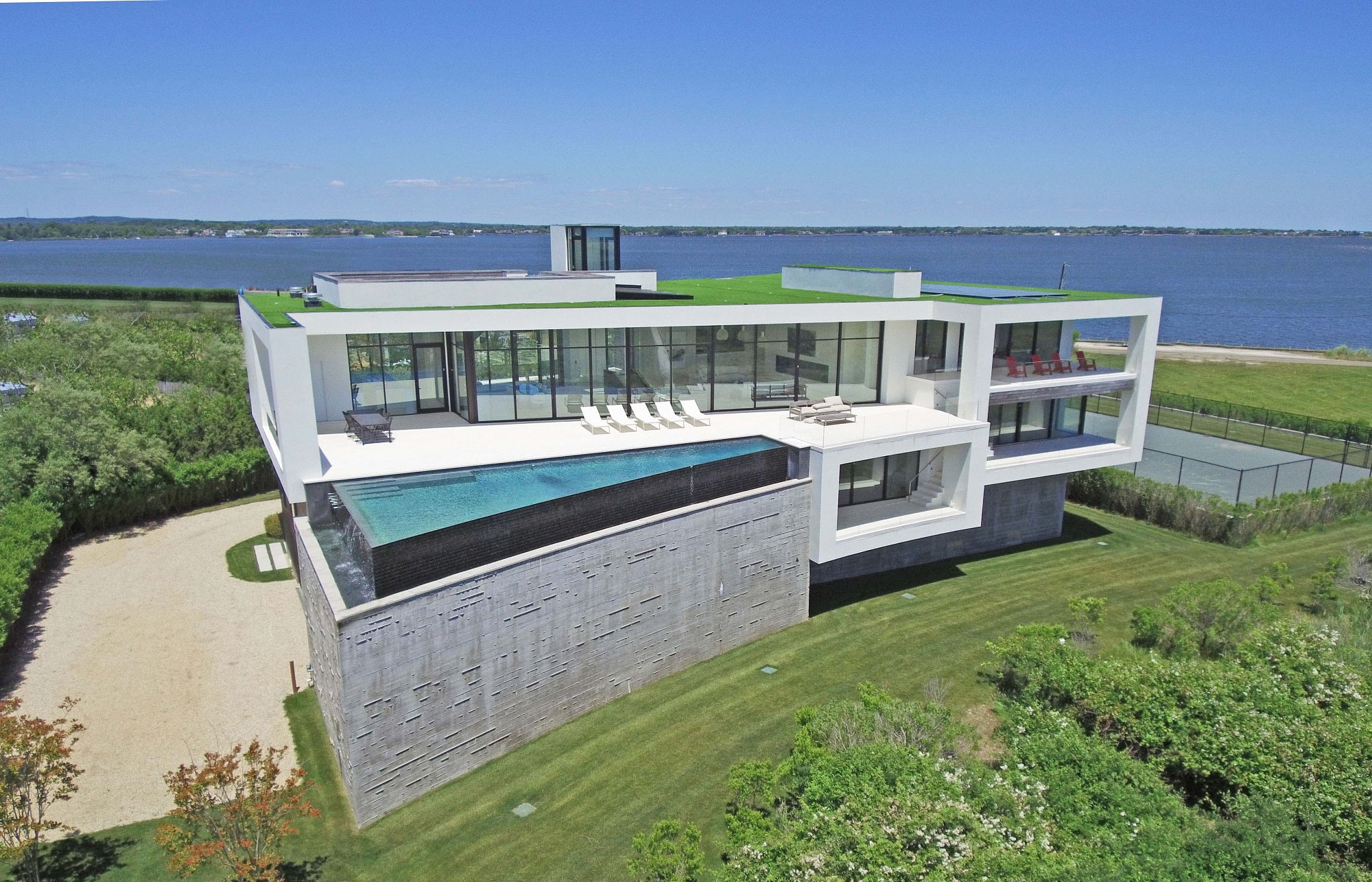 Modern Masterpiece is a Hamptons Water Wonderland - EQ. Magazine